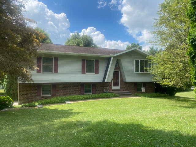 3 Bedroom Manheim Twp. Home on Large Corner Lot - Hess Auction Group