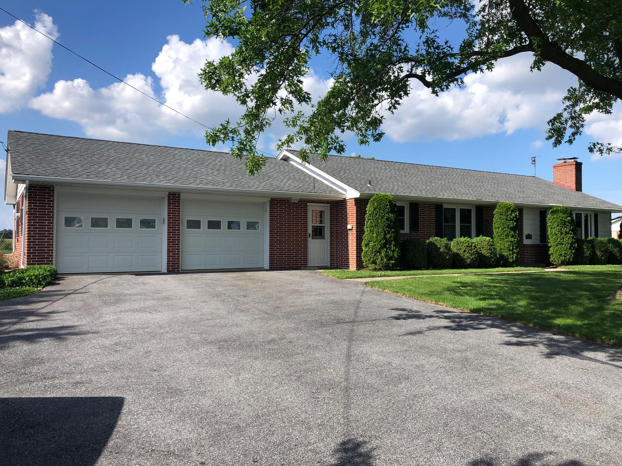 3-Bedroom Brick Ranch Home w/ Extra Garage/Shop - Hess Auction Group