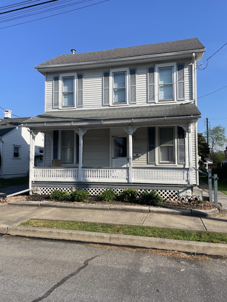 4 BEDROOM MOUNT JOY HOME - Hess Auction Group