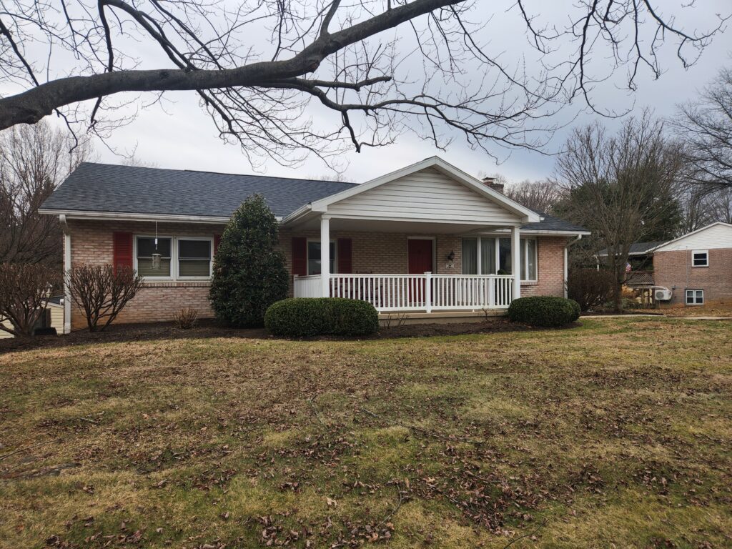 3 BEDROOM BRICK RANCH HOME - Hess Auction Group