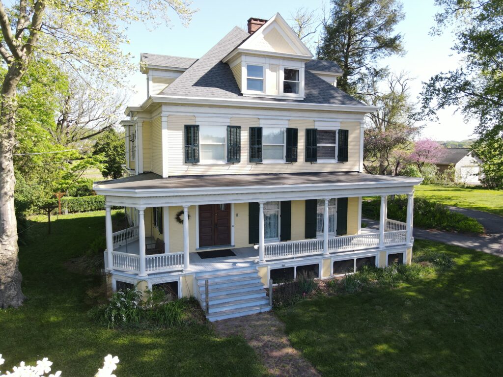 OUTSTANDING MOUNTVILLE VICTORIAN HOME - Hess Auction Group