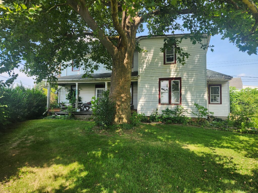 MANHEIM 2.1 ACRE PROPERTY W/ 40’X26’ GARAGE - Hess Auction Group