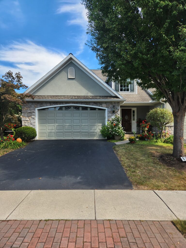 EXCEPTIONAL MOUNT JOY 3 BEDROOM TOWNHOUSE - Hess Auction Group